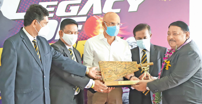 Mahindian Ranasinghe receives Legacy of Victory award – FrontPage