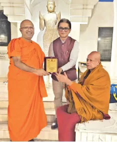 India fetes Dr. Anwar Hamdani of SL HC – FrontPage