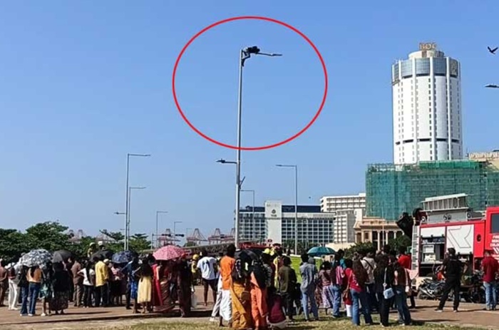 Man stages protest atop lamp post at Galle Face – FrontPage